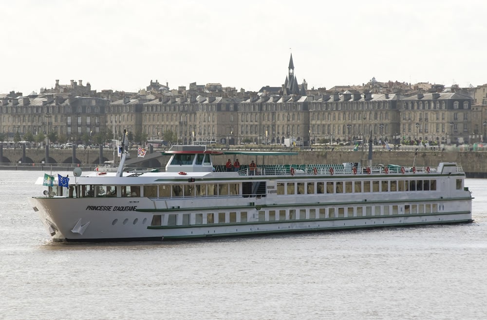 Categorías y camarotes del barco MS Rhone Princess, CroisiEurope ...